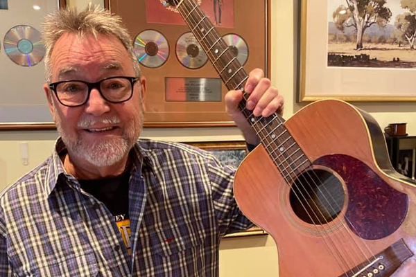 Aussie music icon John Williamson calls in to congratulate Ben Fordham ...