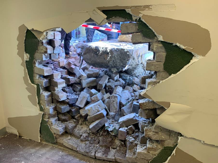 20 tonne pillar smashes through bank wall