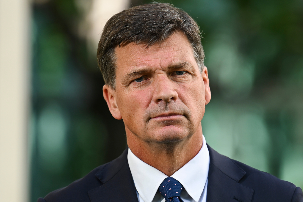 Shadow Treasurer refuses to answer basic questions on super