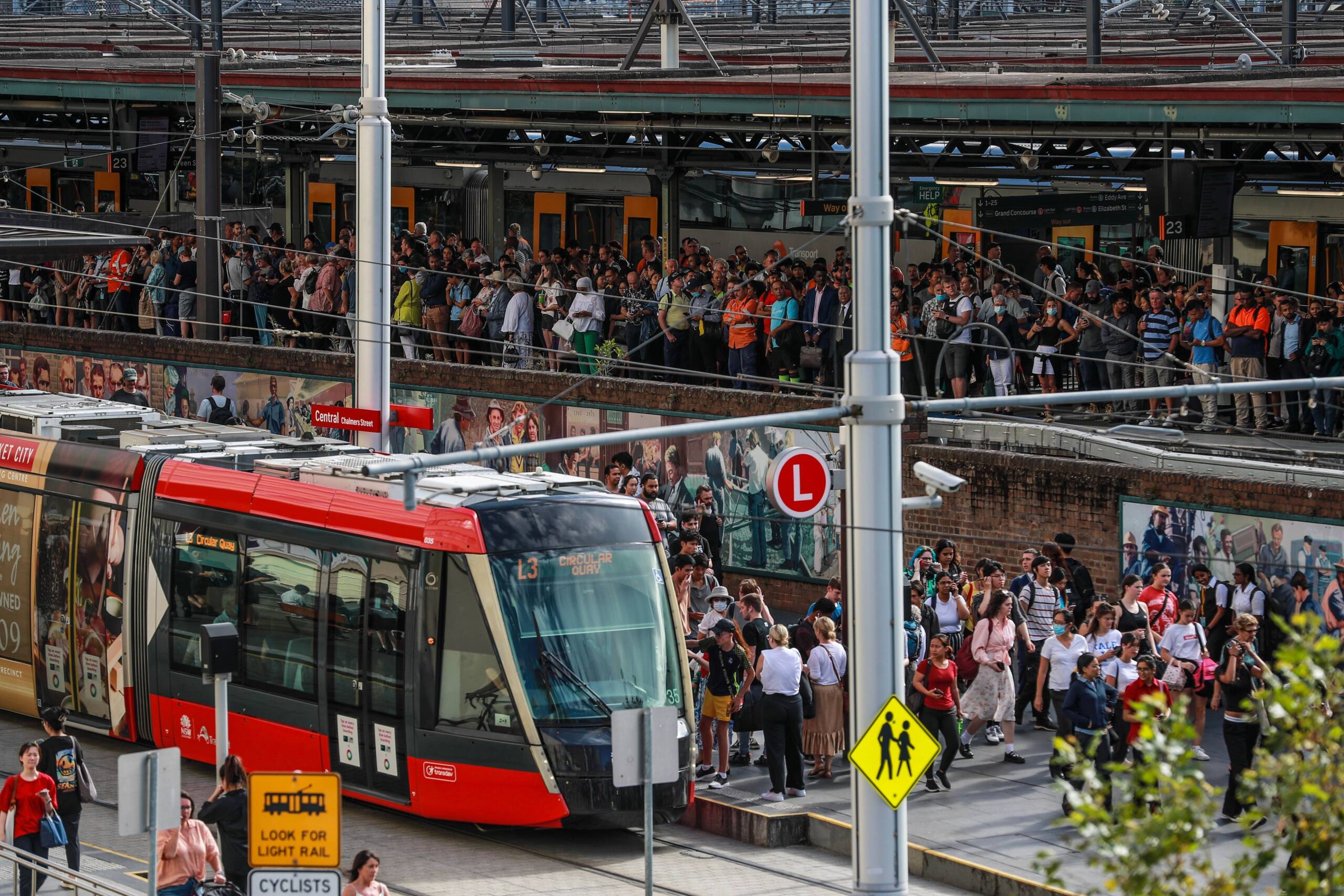 Man dead after falling onto track at Central Station
