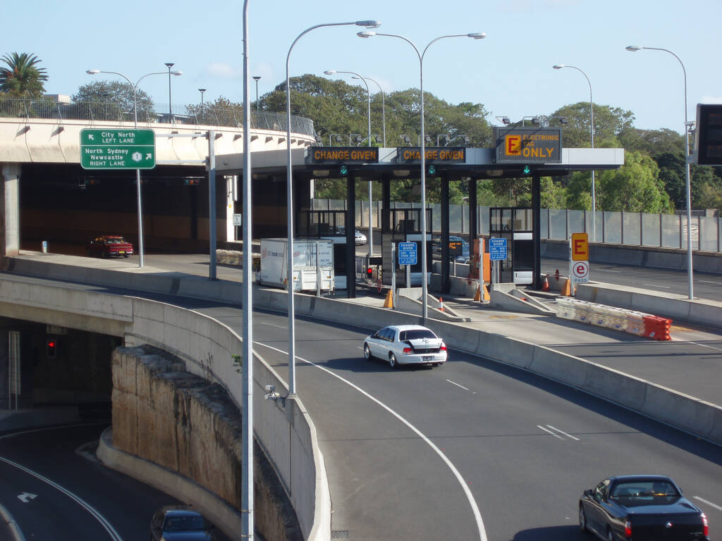 Sydney toll road review calls for cheaper tolls and more
