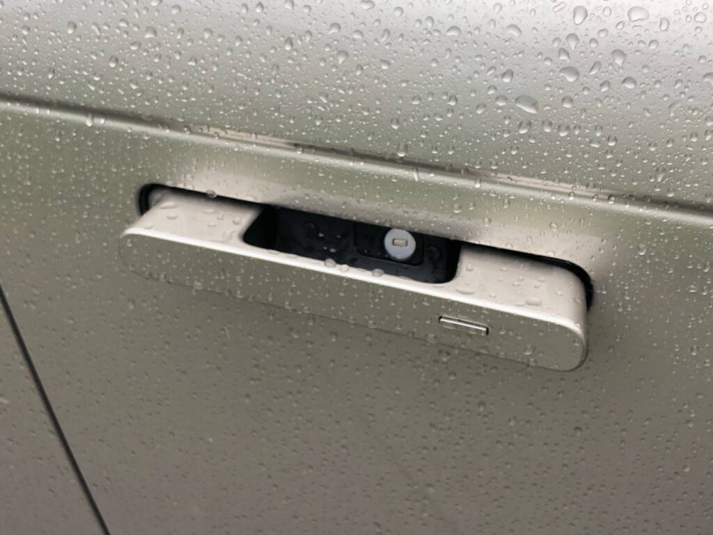 China set to ban retractable door handles due to safety concerns