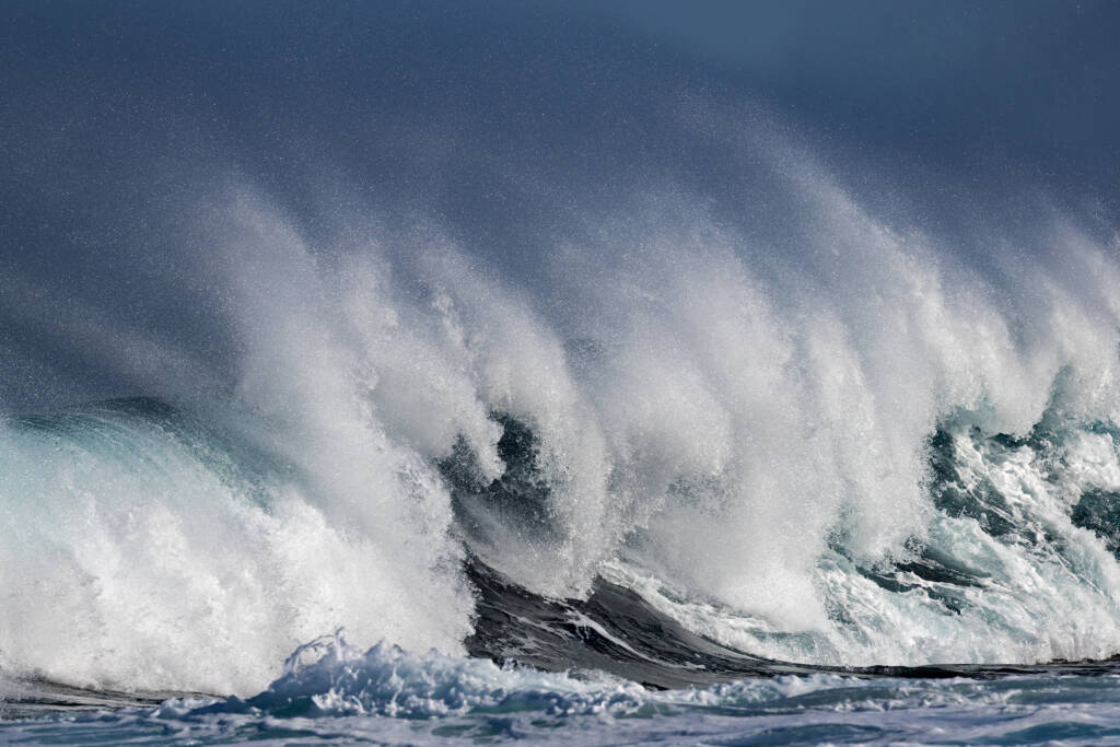 Surf Life Saving CEO urges public to stay off beaches this weekend